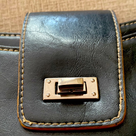 Hillard & Hanson | Bags | Vintage Hillard Hanson Black Shoulder Bag ...